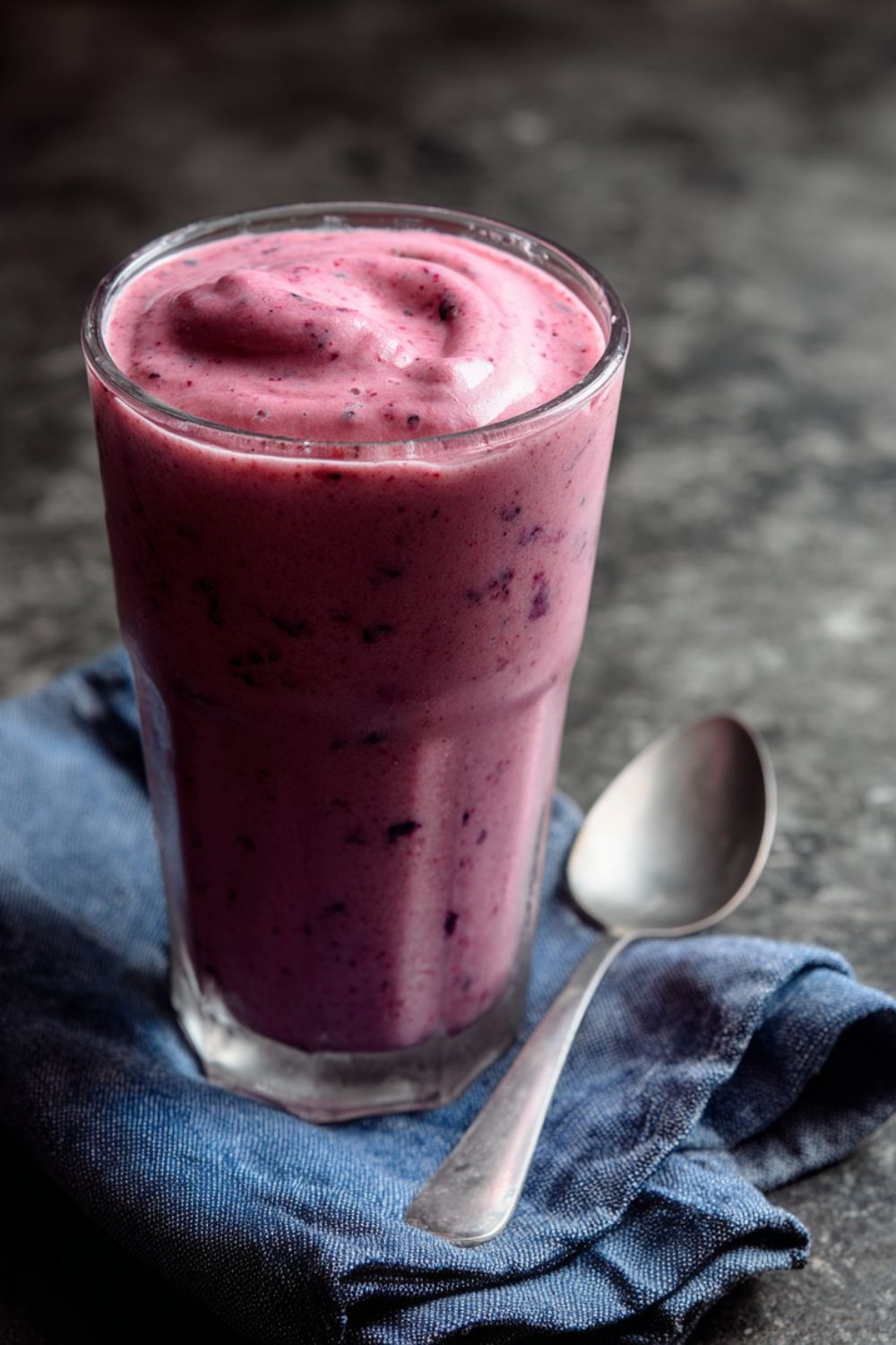 Smoothie Strawberry Bluegurt Blitz Recipe | Smoothie King Copycats